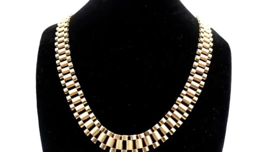 The Timeless Elegance of a Rolex Chain: A Closer Look